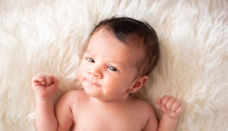 Bebê de 1 Mês: Guia de Cuidados e Desenvolvimento